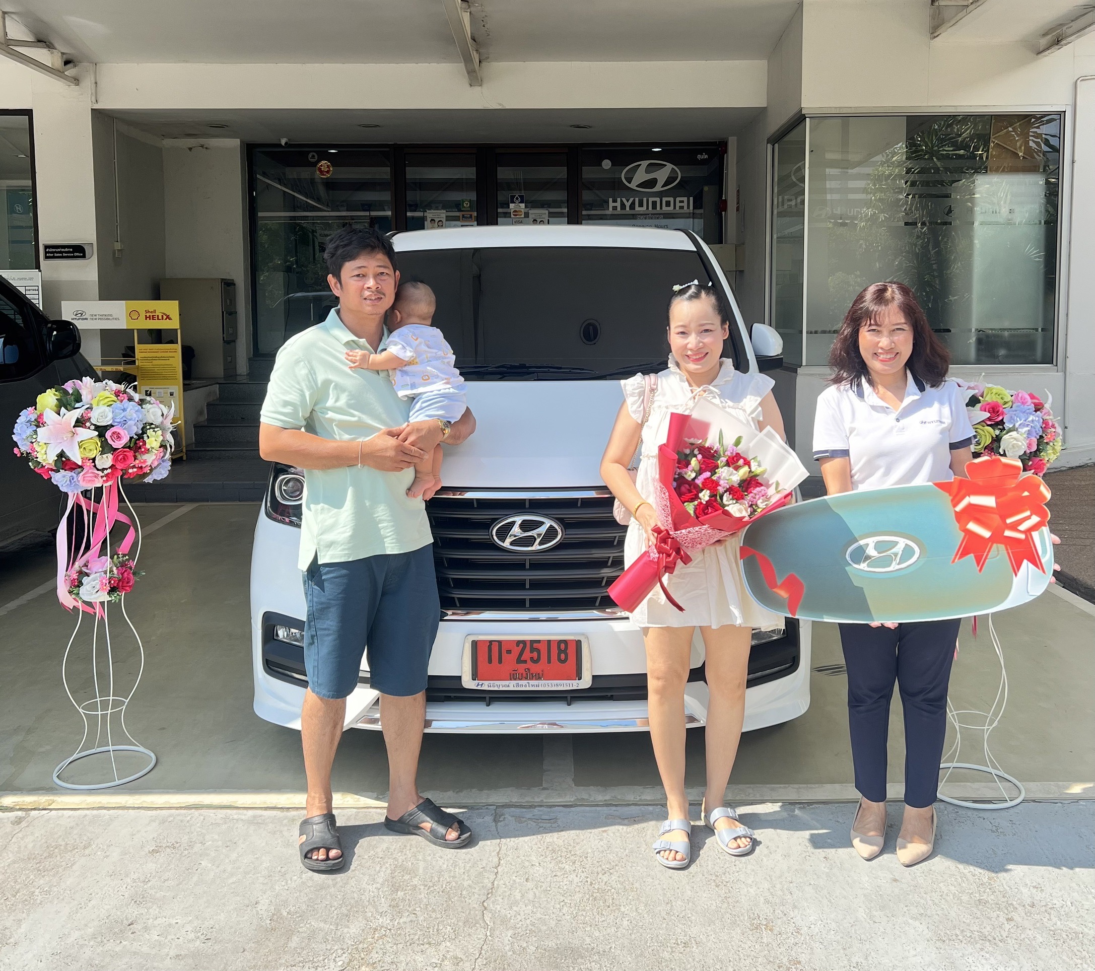 Konlanna : ส่งมอบรถใหม่ Hyundai H-1 Elite FE สีขาว เป็นรถยนต์น่าใช้สำหรับครอบครัว