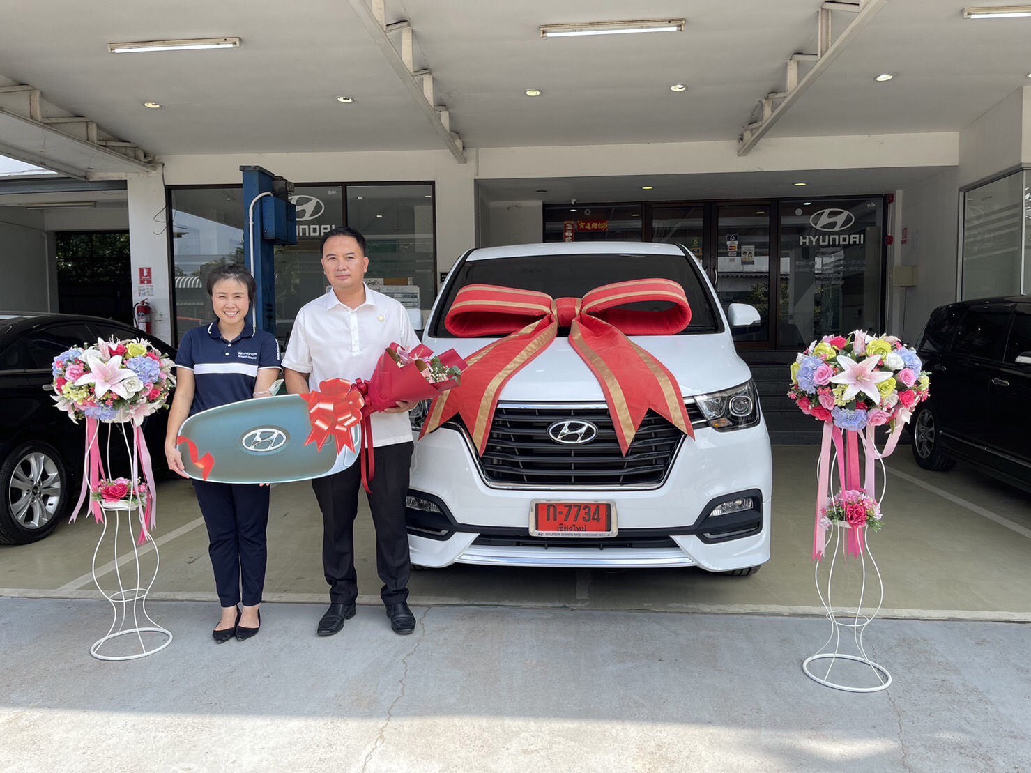 Konlanna : ส่งมอบอีกคันรถยนต์ Hyundai H-1 Elite NS สีขาวรถยนต์สำหรับครอบครัว