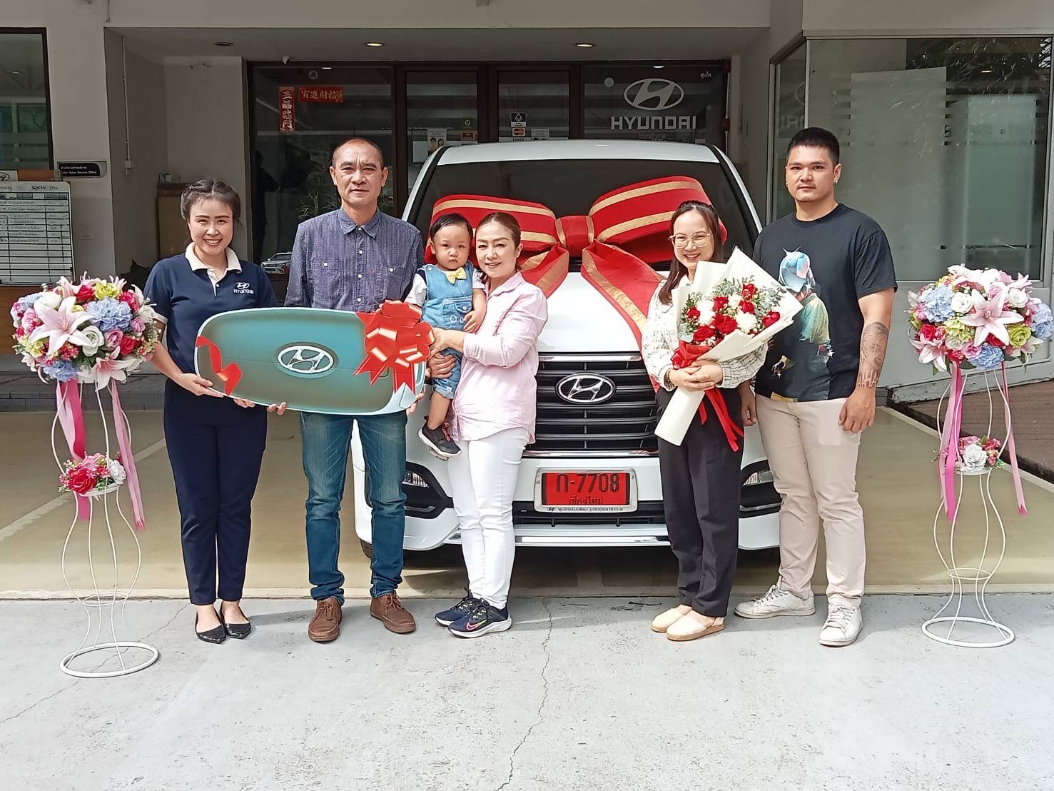 Konlanna : ส่งมอบไปอีกหนึ่งคัน Hyundai H-1 Elite NSที่เอชดีเจ มอเตอร์