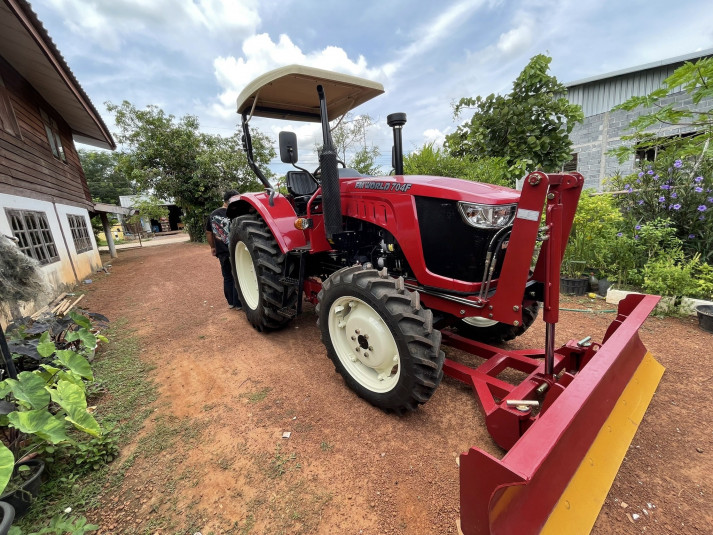 Konlanna : FM WORLD สาขาเชียงใหม่ ชนะศิลป์มอเตอร์ เปิดบริการให้ลูกค้าเข้ามาชม รถไถรถเกี่ยวข้าว ...